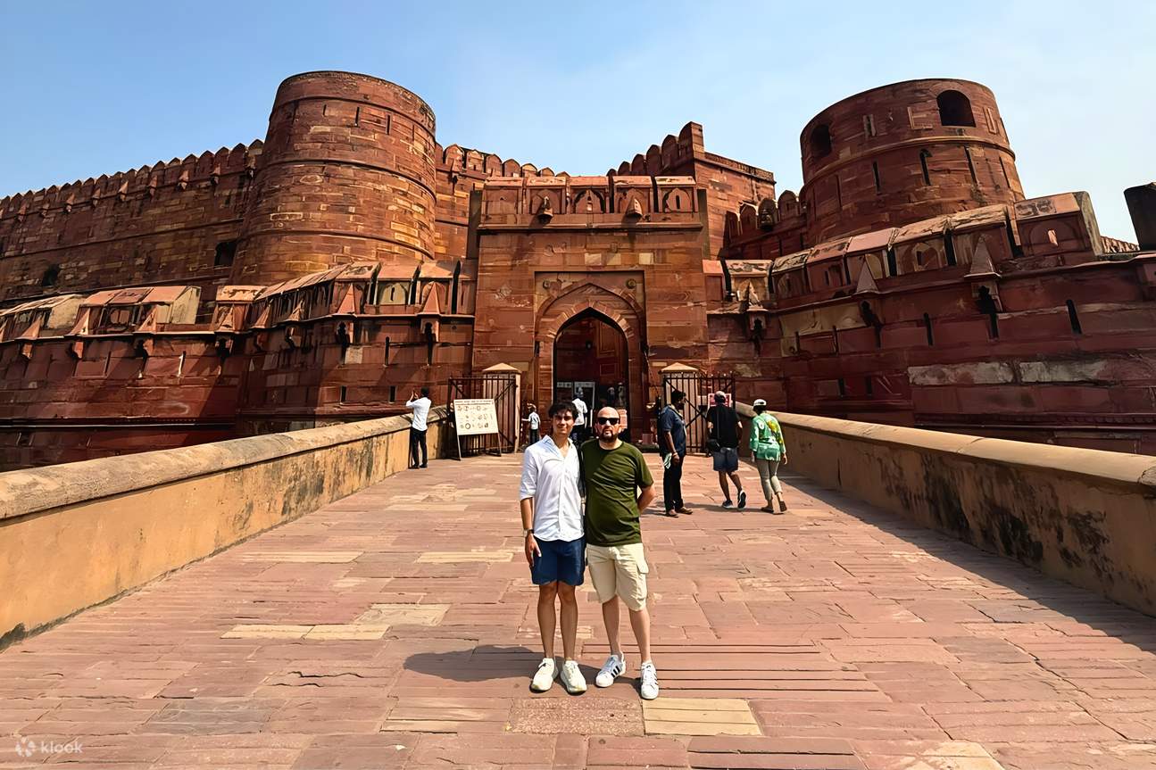 Explore the Taj Mahal: Delhi to Agra Day Trip by Gatimaan Express ...