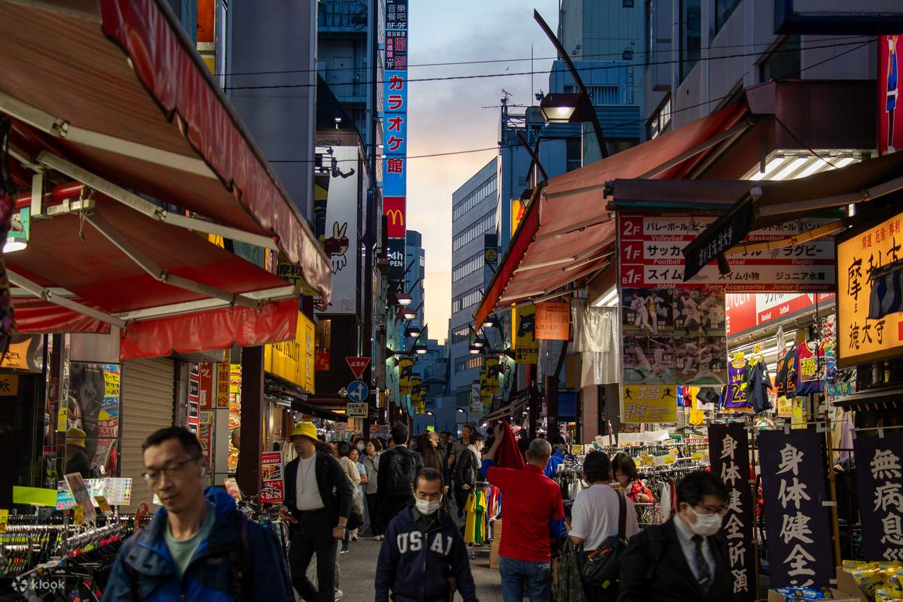 Tour de bares con barra libre en Ueno - Klook Estados Unidos