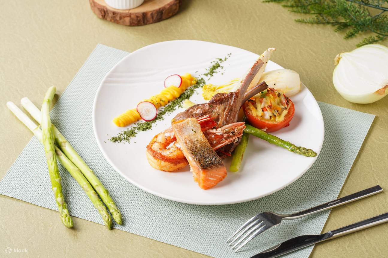 The Roof in Hotel COZZI Zhongshan Kaohsiung - Klook