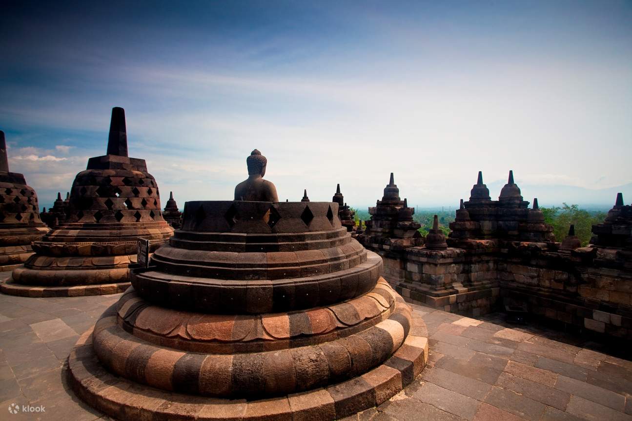 Tur 4 Hari 3 Malam Yogyakarta, Gunung Merapi & Candi Borobudur - Klook ...