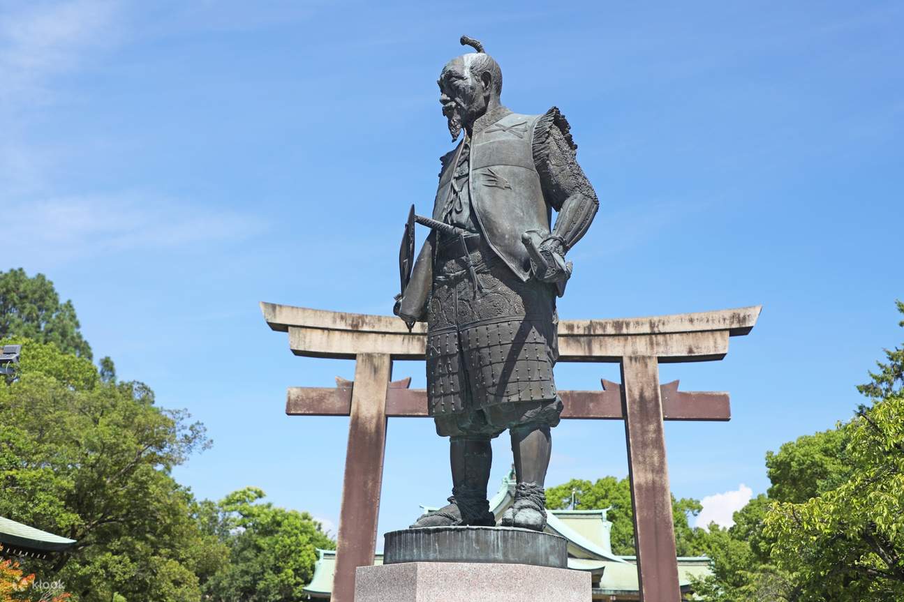 Osaka Castle Historical Private Tour: Stories of Samurai and Shoguns ...