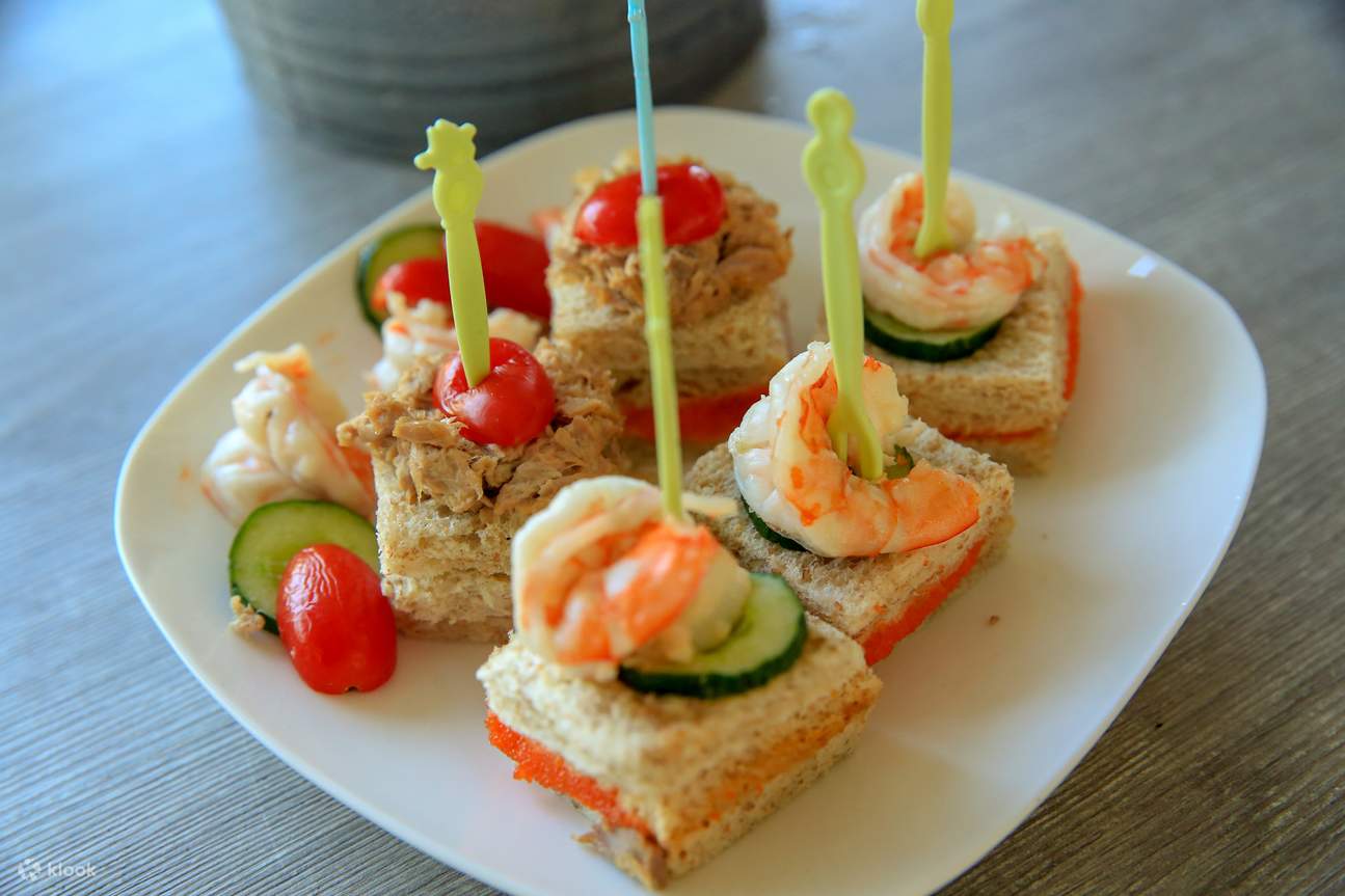Rejoignez la croisière romantique au coucher du soleil sur le lac Cheow Lan à Suratthani - Klook ...