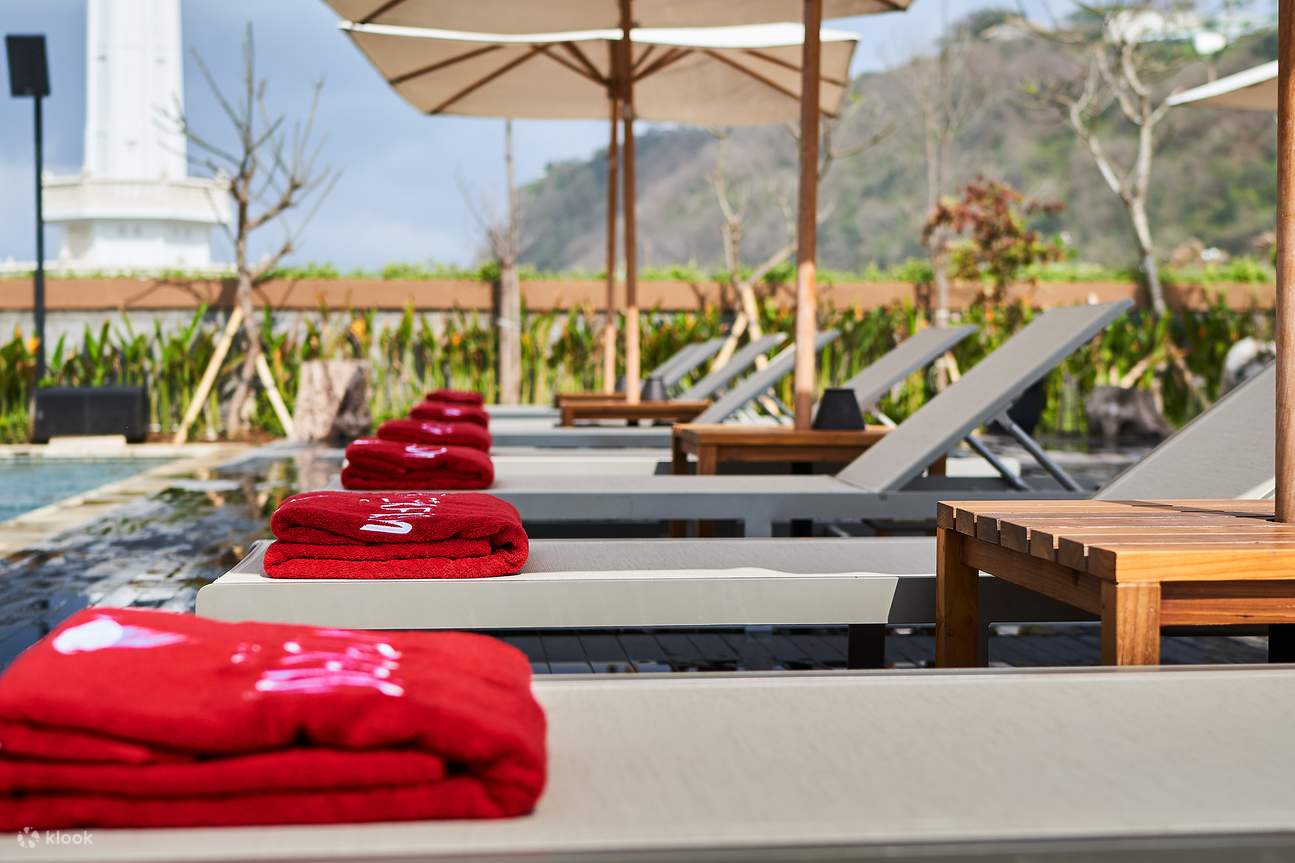 Day Pass at Roosterfish Beach Club Bali - Klook Australia