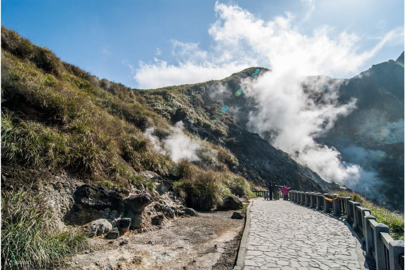 Beitou and Yangmingshan Day Tour in Taipei - Klook Singapore
