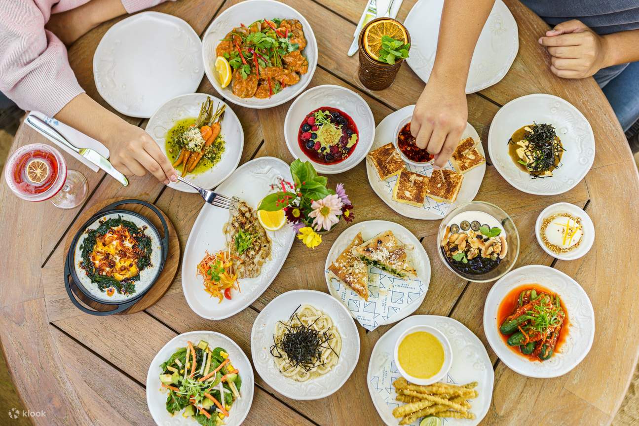 ประสบการณ์บรันช์วันอาทิตย์โดย Andaz Bali Klook ประเทศไทย