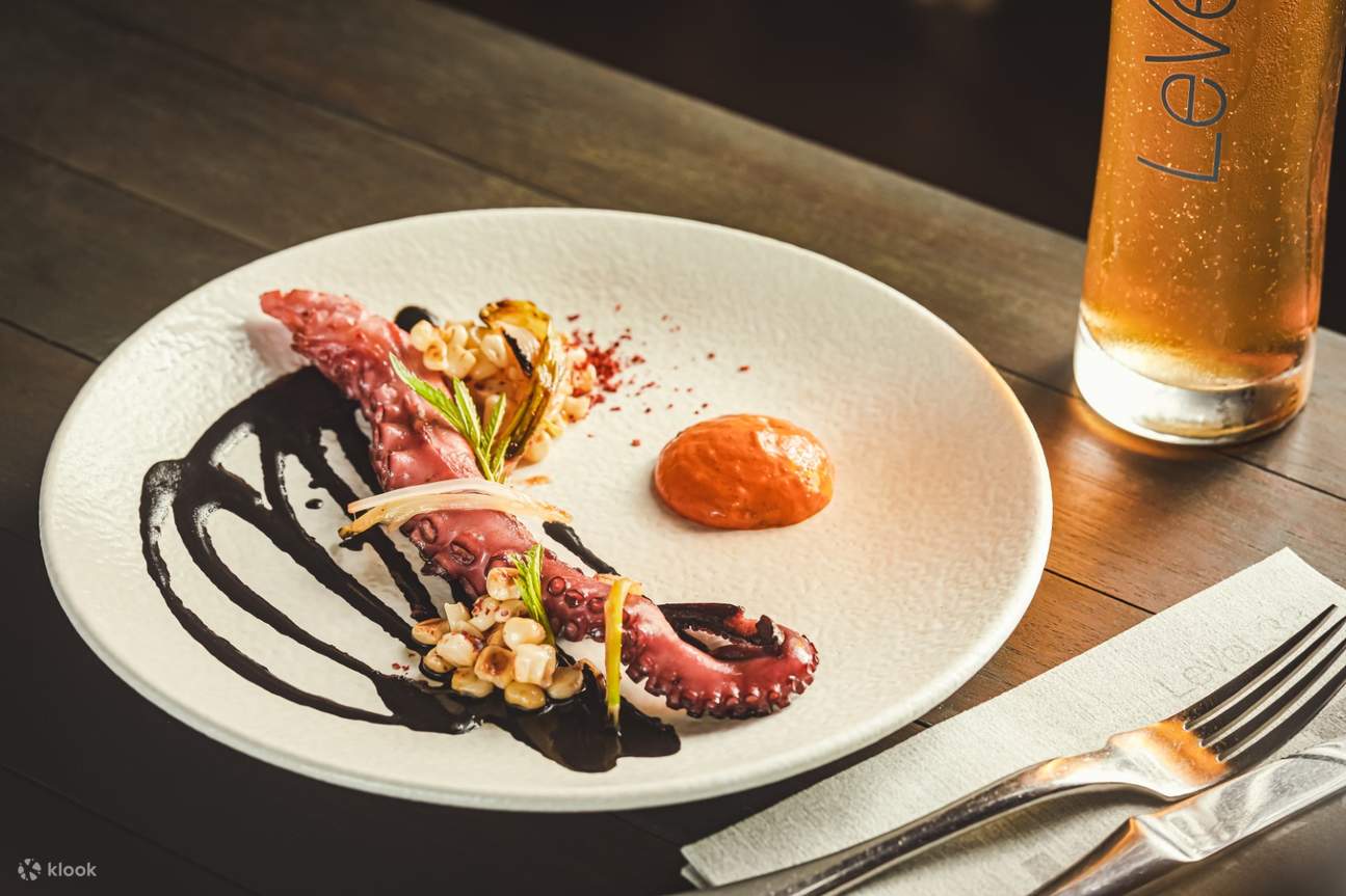 LeVeL33 Craft-Brewery Restaurant & Lounge in Singapore - Klook New Zealand