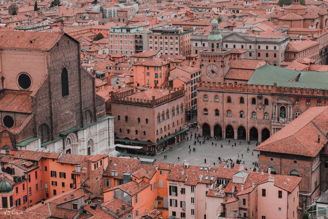 Scavenger Hunt and Best Landmarks Walking Trip in Bologna - Klook
