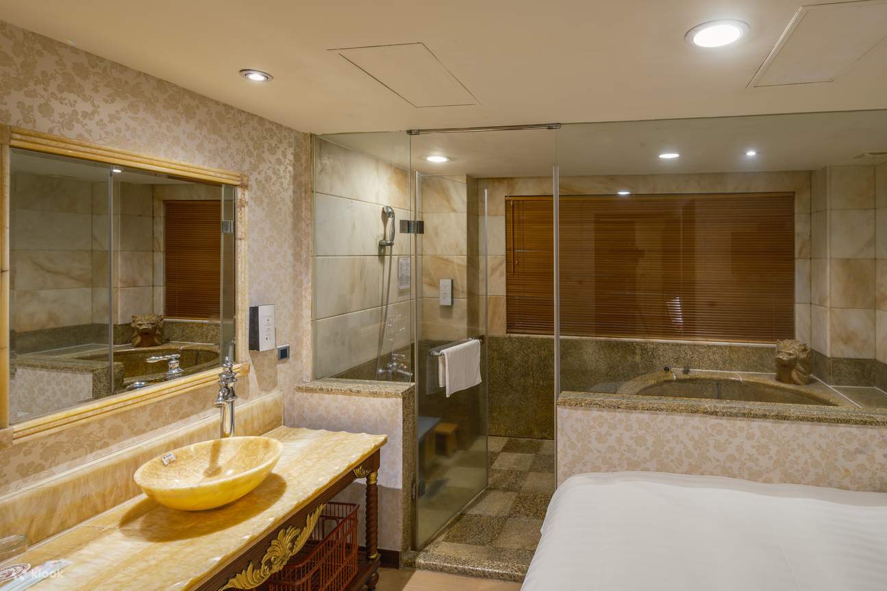 Taipei: Beitou Hot Spring Hotel - Independent hot spring bath for two ...