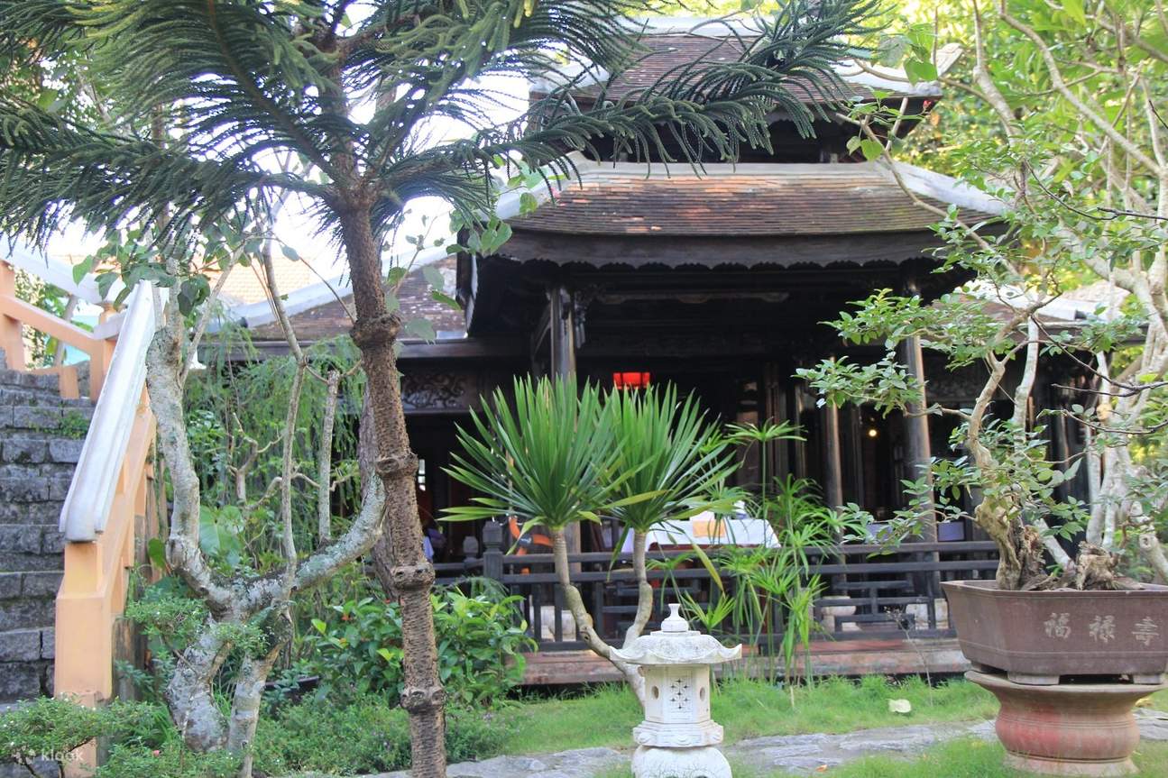 Hue Local Specialties & Dining Experience at Y Thao Garden Restaurant ...