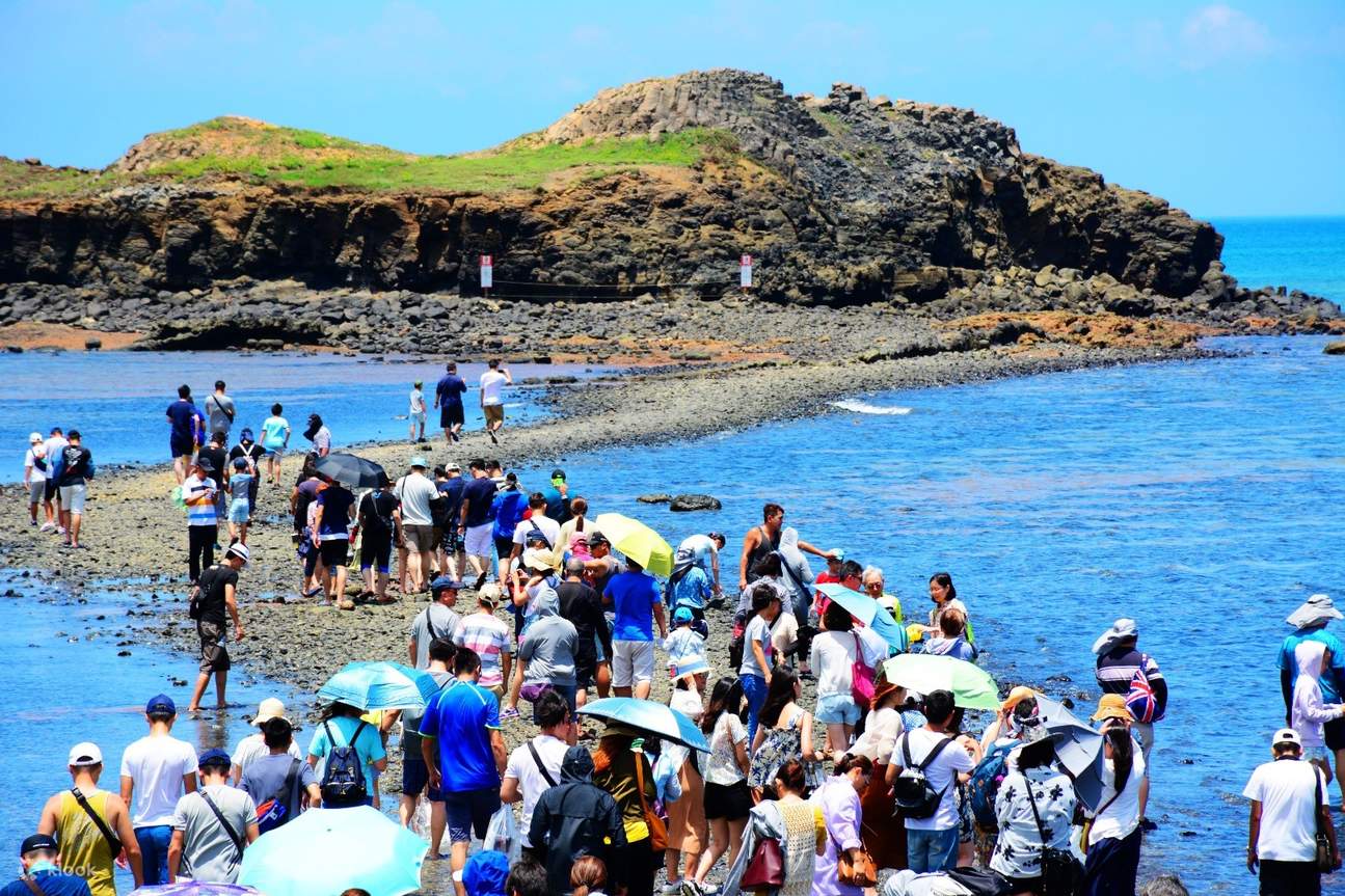 Penghu private car transfer: Magong City/Penghu Airport/Aquarium/Qitou ...