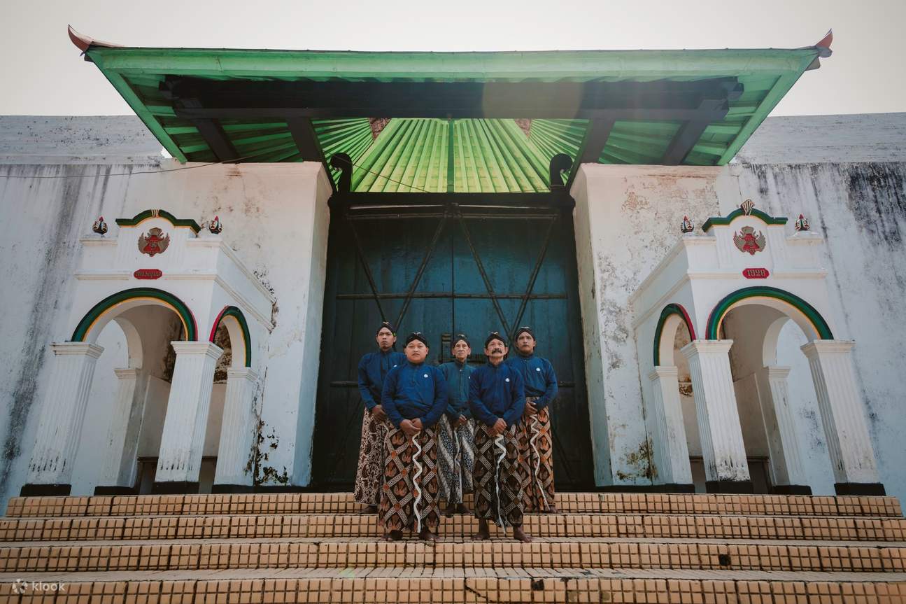 Taman Sari, Yogyakarta Palace and Yogyakarta Traditional Costume ...
