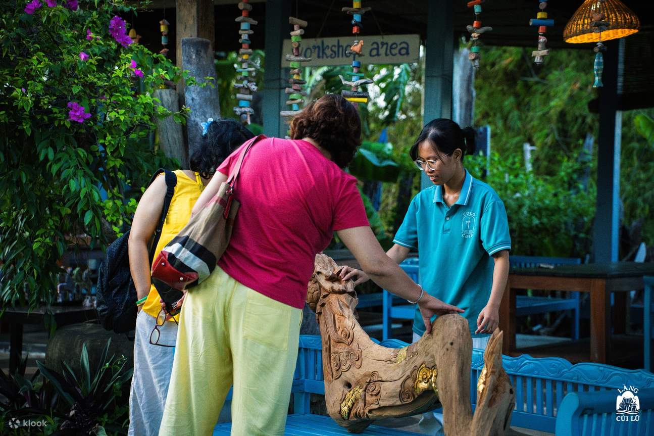 เวิร์คช็อปศิลปะแกะสลักไม้ที่หมู่บ้าน Cui Lu ในฮอยอัน - Klook ประเทศไทย