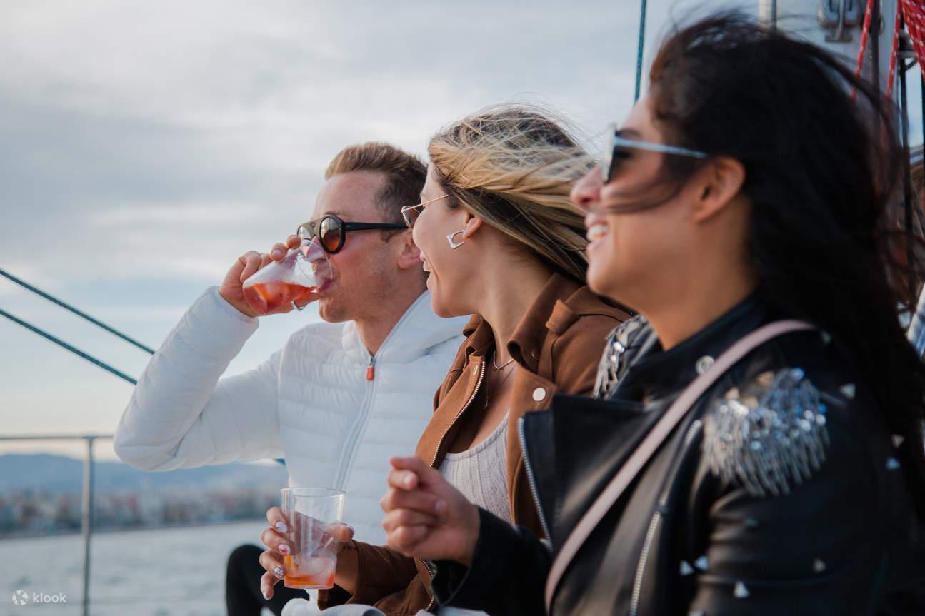 Crociera in catamarano per piccoli gruppi con opzione al tramonto a ...