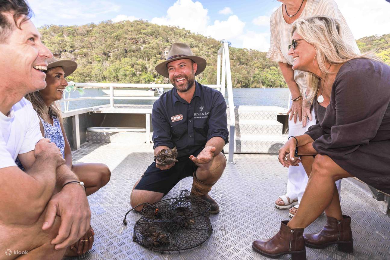 Complete Immersion of Oyster Cruise and Pearl Grading - Klook Singapore