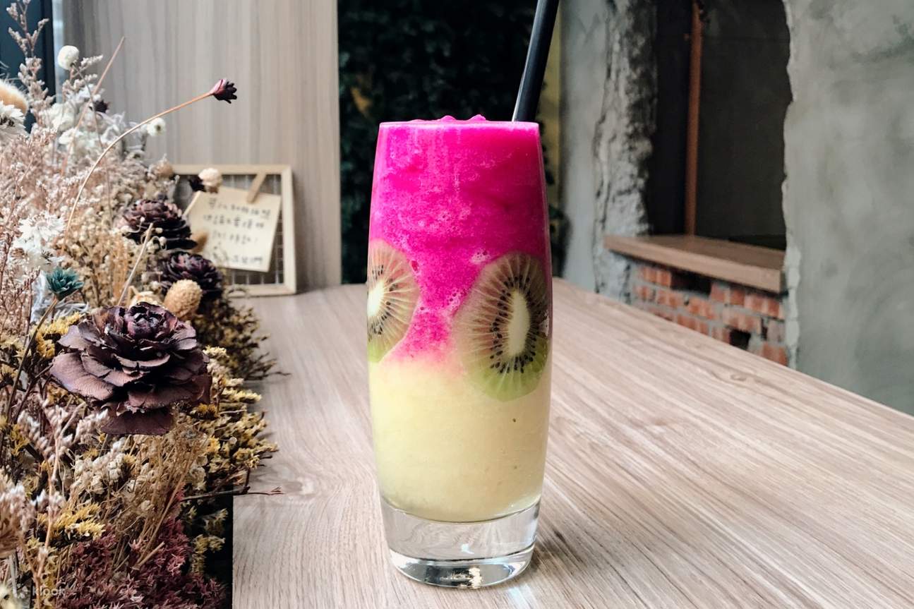 Well Café at Zhongxiao Dunhua Station in Taipei, Taiwan - Klook