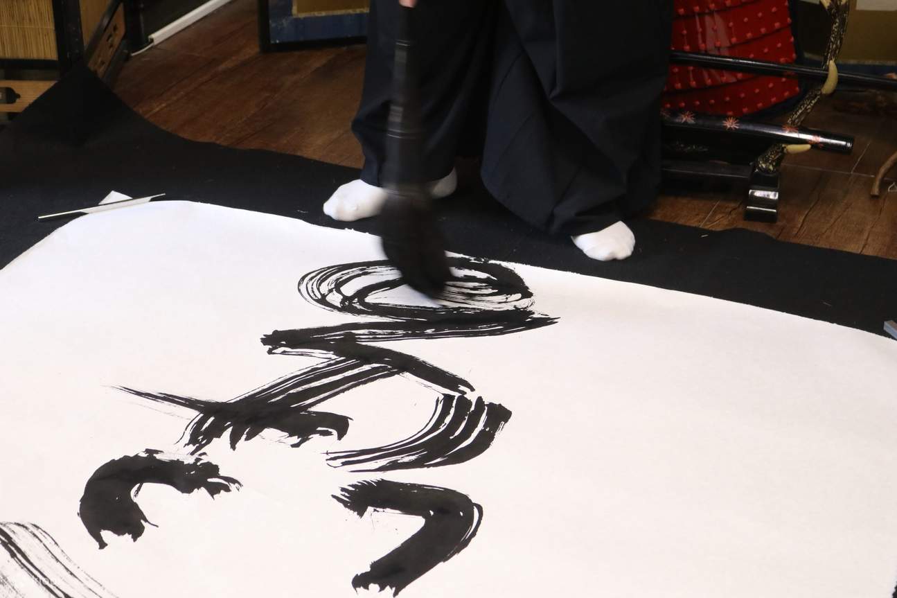 Learning Bushido and Zen at Samurai Calligraphy in Osaka - Klook India