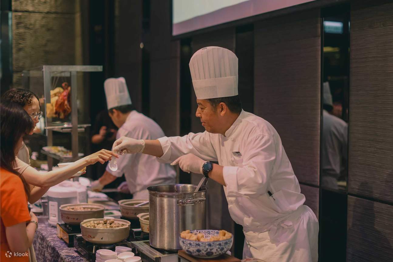 Hotel ICON | Silverbox Ballroom | Festive Brunch and Dinner - Klook ...