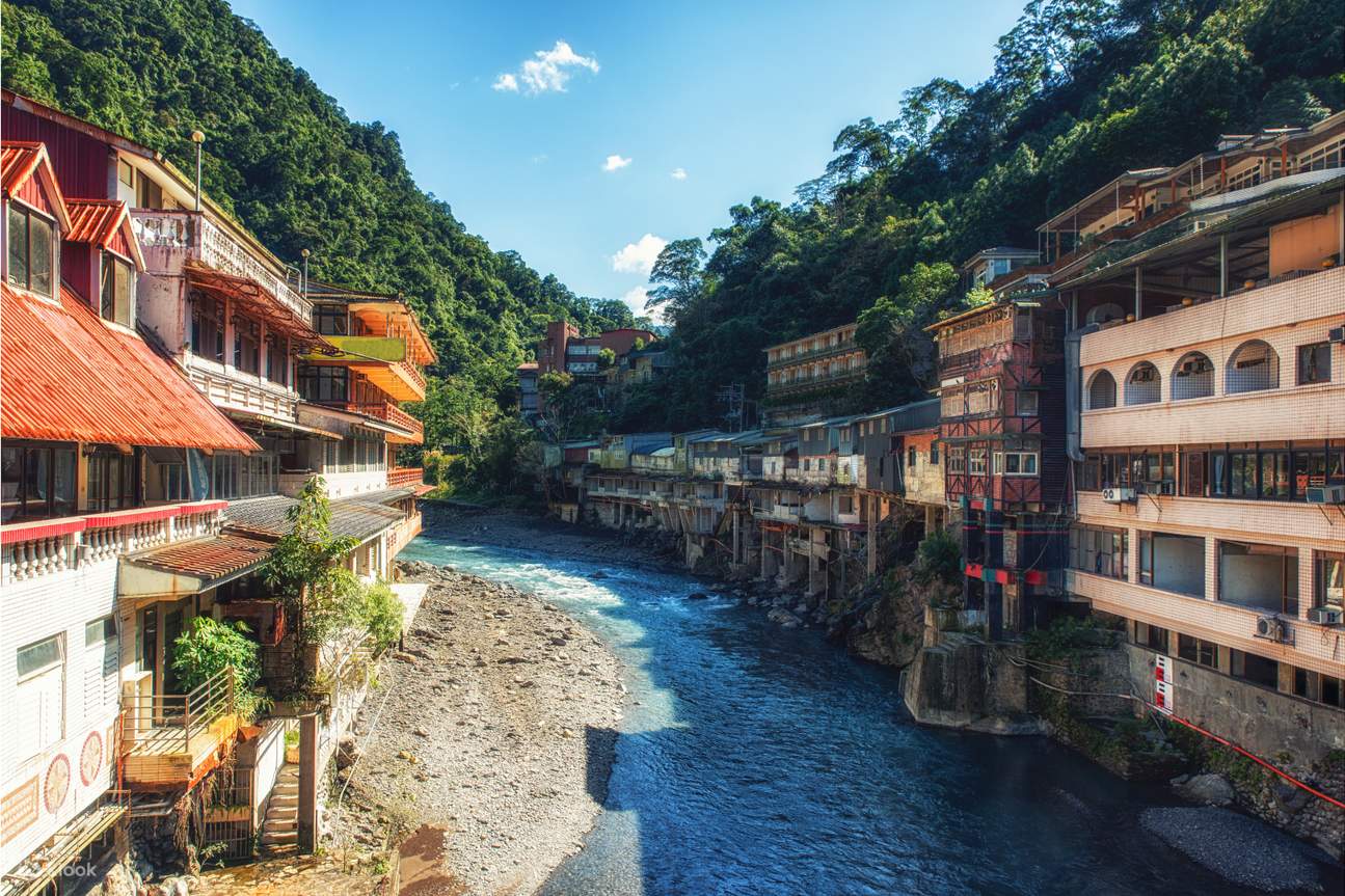 Wulai Mountain Forest Hot Spring Day Trip: Waterfall Cable Car & Wulai ...
