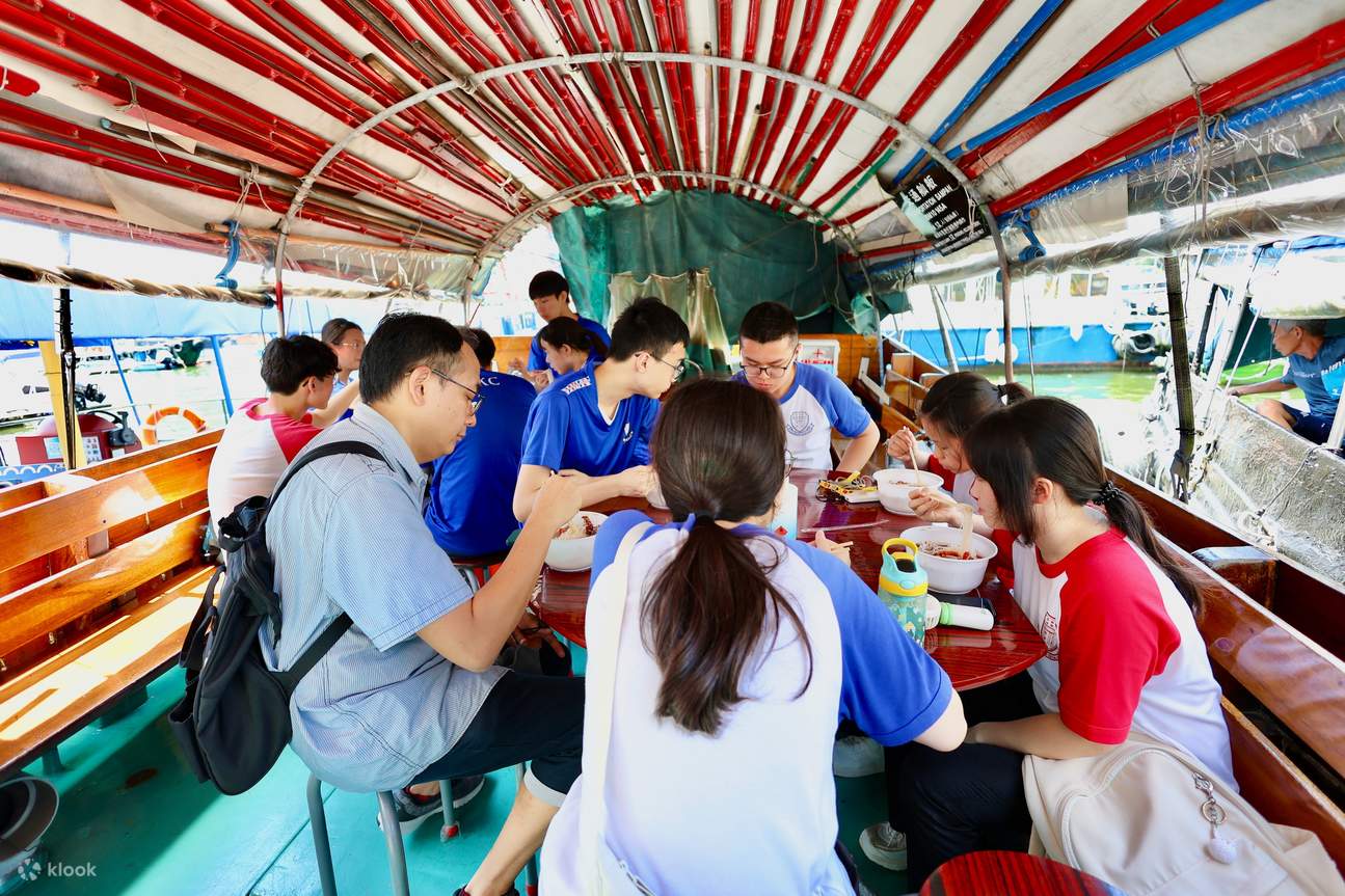 Hong Kong Aberdeen Sampan Tour Charter Boat Experience (Taste the famous Aberdeen Sampan Noodles ...