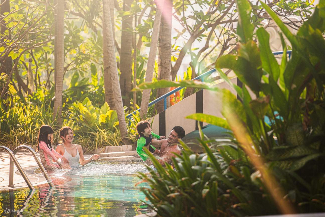 Day Pass with Pool Access & Food Credits at Flow Oasis Pool Lounge, Bangkok - Klook Philippines