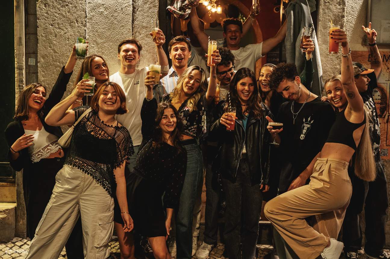 Tipsy History Walking Tour di Lisbon - Klook Indonesia