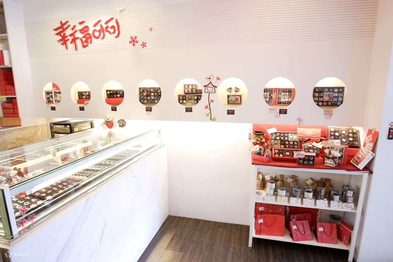 Lovelycocoa at Dongmen Station, Taipei, Taiwan - Klook