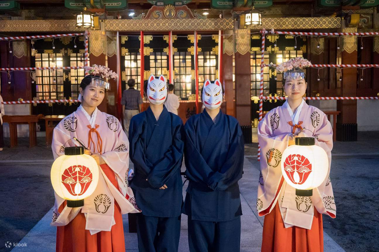 Bus tour experience the illumination event at Yutoku Inari Shrine ...
