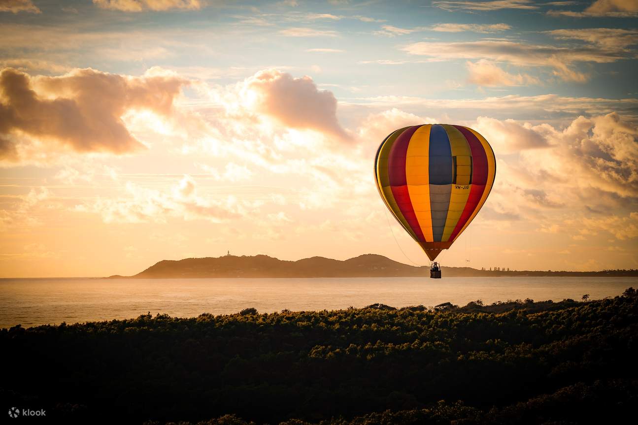 Pengalaman Penerbangan Belon Udara Byron Bay Sunrise di Gold Coast ...