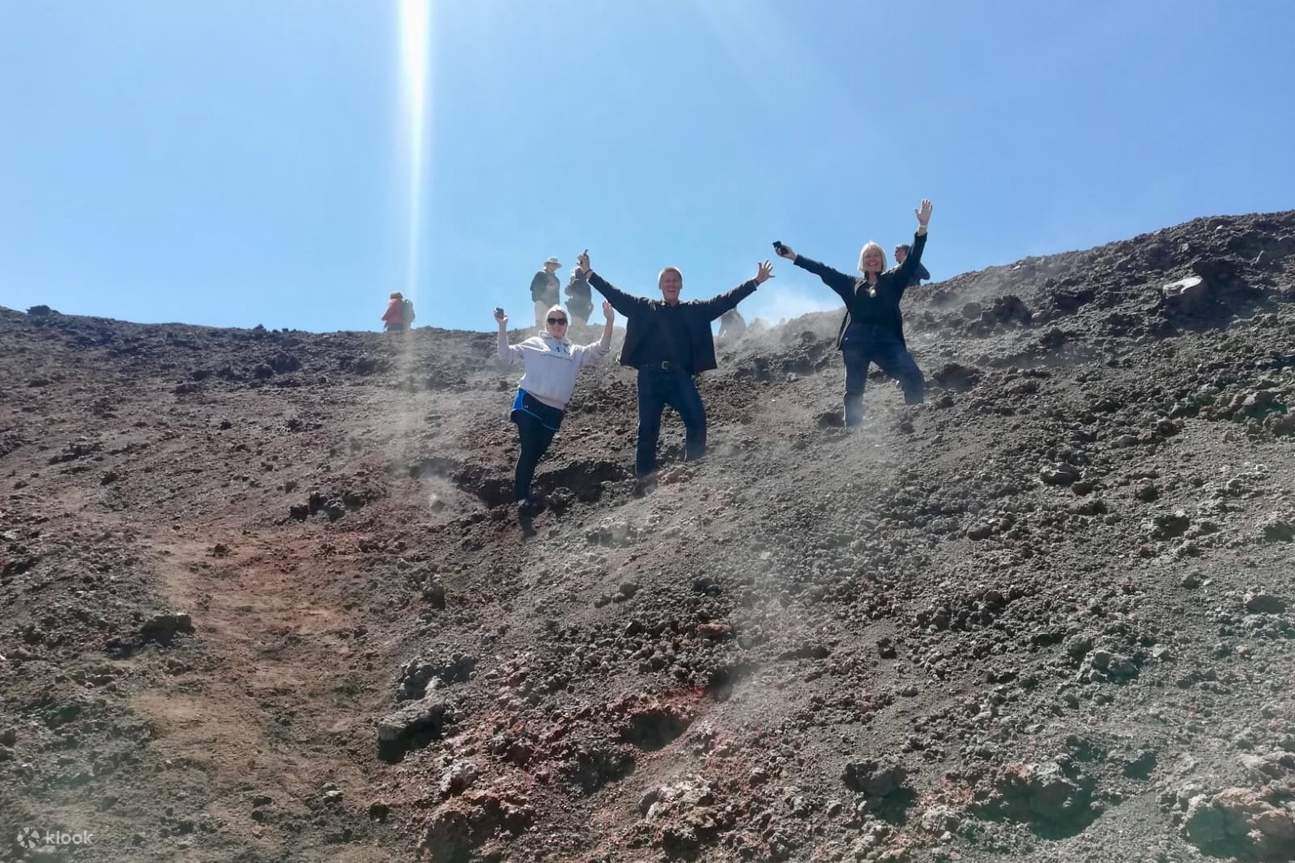 Tur pendakian Gunung Etna dan mencicipi makanan dari Taormina - Klook ...