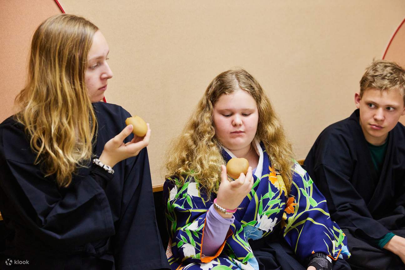 Learn Zen in a class of making tea and writing brushes in kimono ...