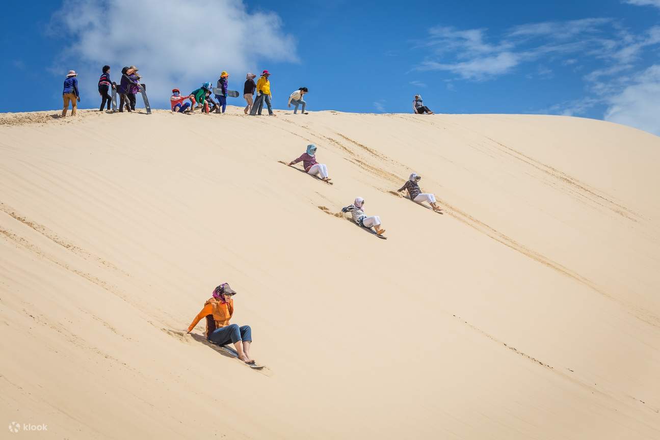 Daily Unlimited Sandboarding in Port Stephens - Klook Australia