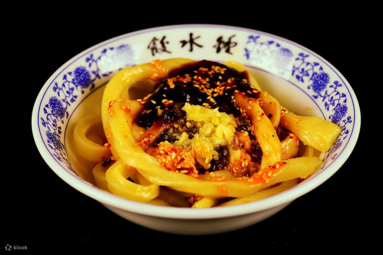 Visit and follow the intangible cultural heritage to make snacks ...