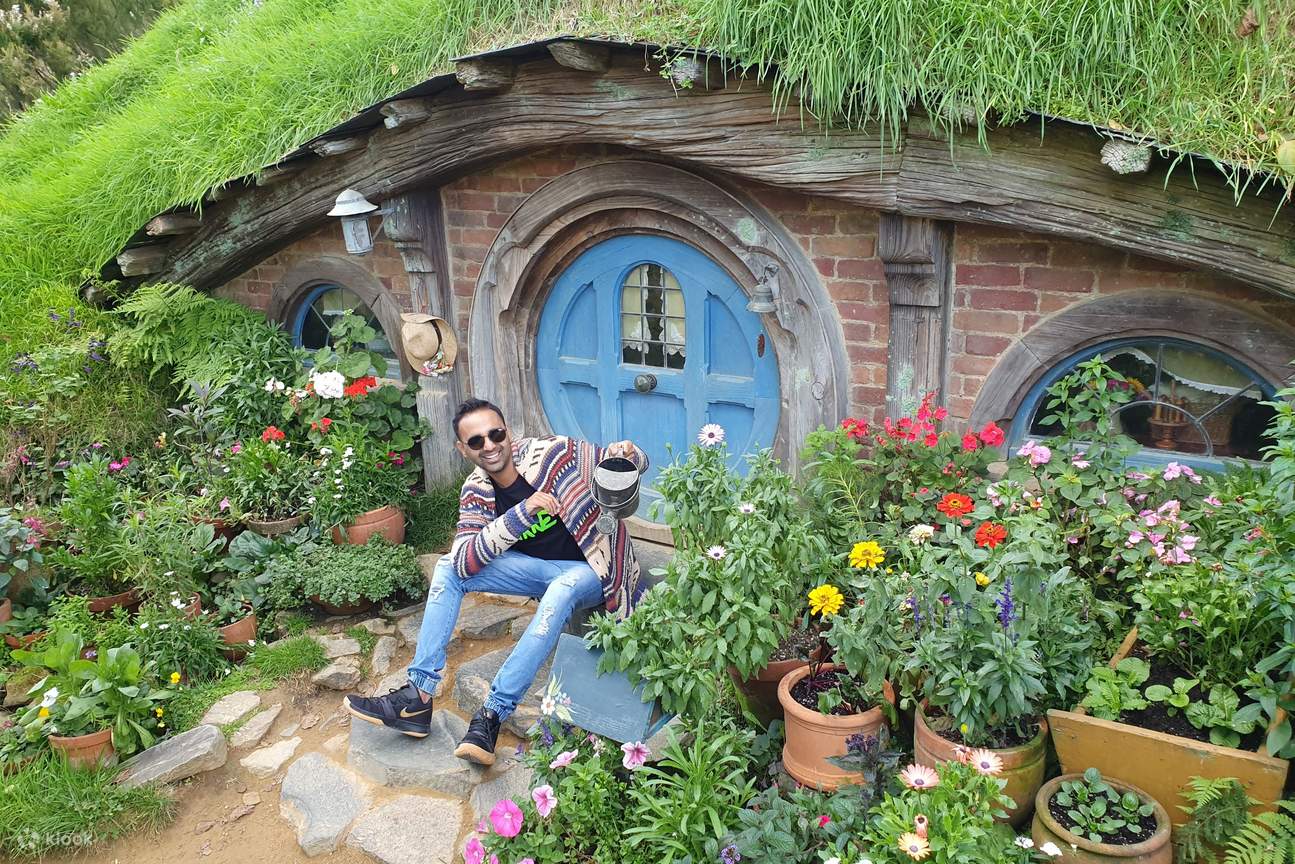 Hobbiton and Black Labyrinth Black Water Rafting Tour from Auckland - Klook