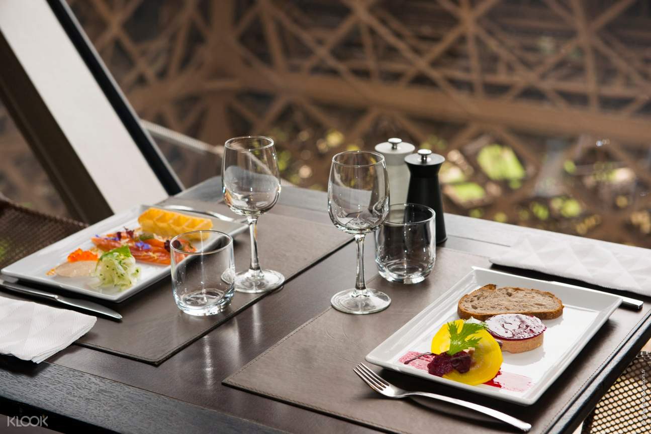 Eiffel Tower Dinner with Priority Access to 1st Floor - Klook Singapore