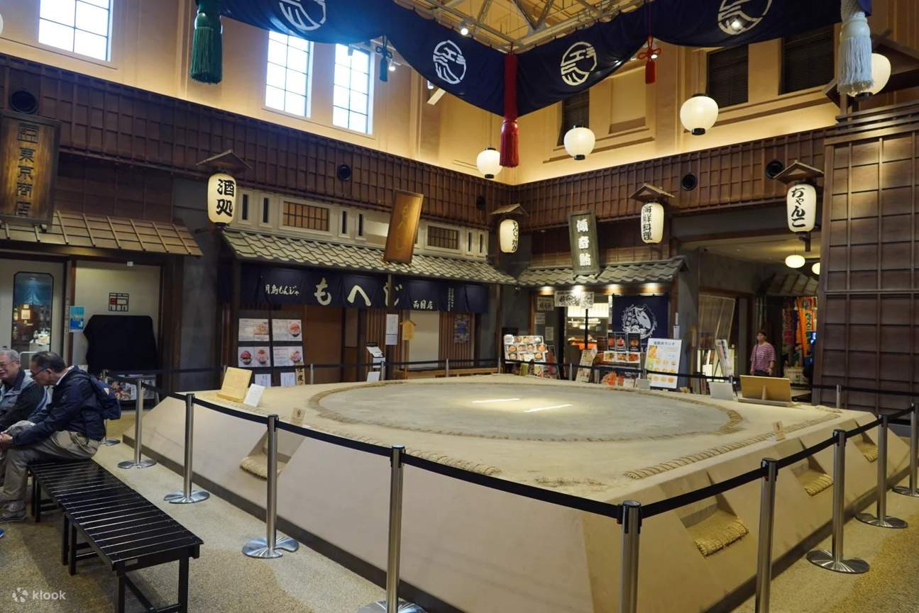 Tour della città di Tokyo per assistere all'allenamento mattutino di ...