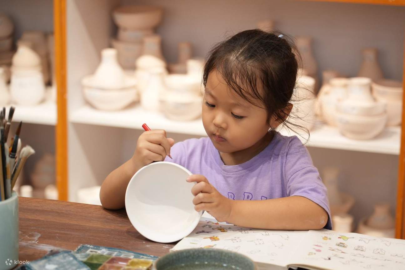 Lokakarya Seni Lukis Tembikar Studio Keramik Taoz - Klook Indonesia