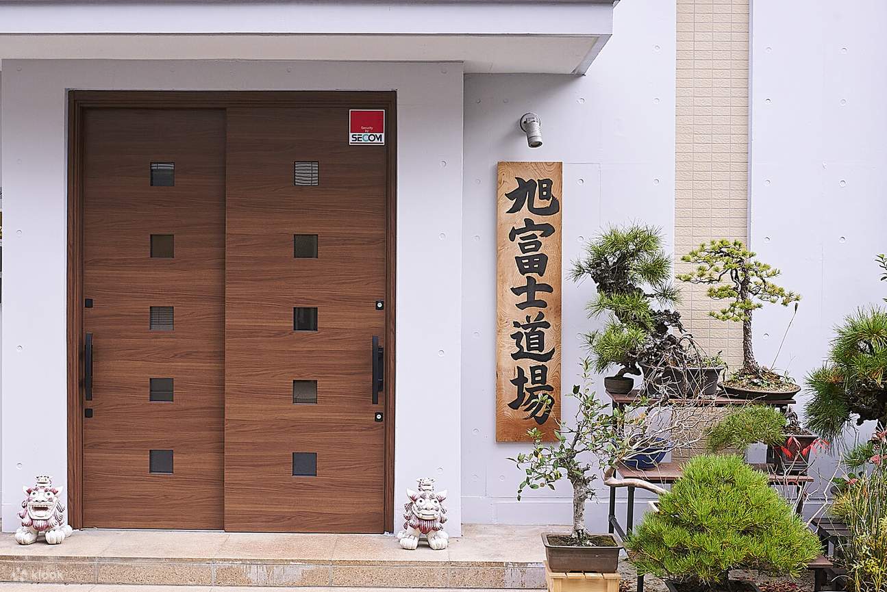 Tokyo Sumo: Train on a real yokozuna dohyo & enjoy chanko hotpot - Klook