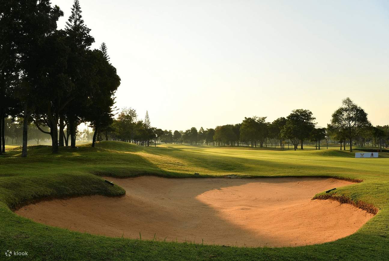 Chơi gôn tại PHOENIX GOLD GOLF AND COUNTRY CLUB, PATTAYA - Klook Việt Nam