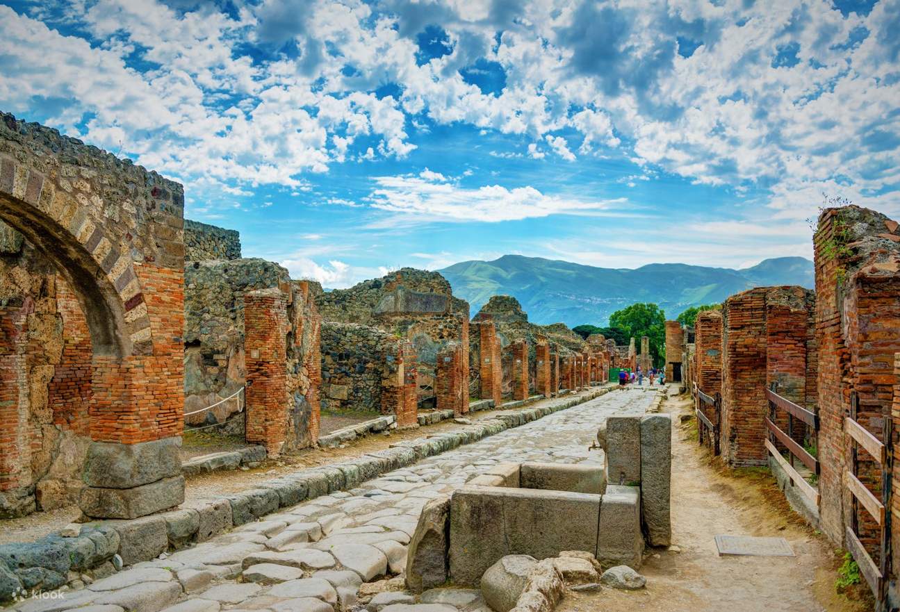 Discover the Amalfi Coast, Sorrento, and Pompeii in One Day from Naples ...