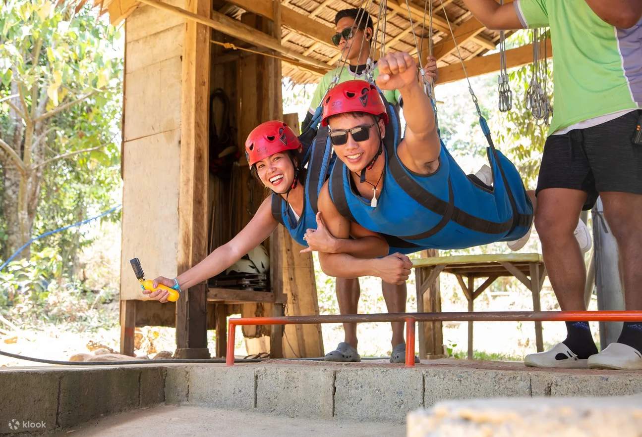Experiencia en cuatrimoto y tirolesa en el Museo Viviente Motag - Klook Estados Unidos