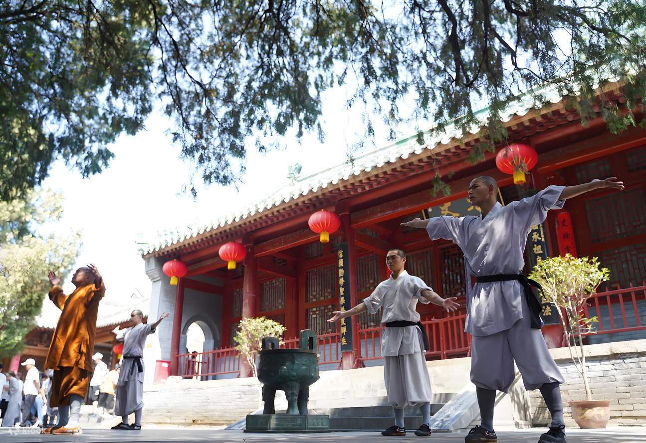 Private tour from Zhengzhou to Shaolin Temple 1-day Songshan Mountain ...