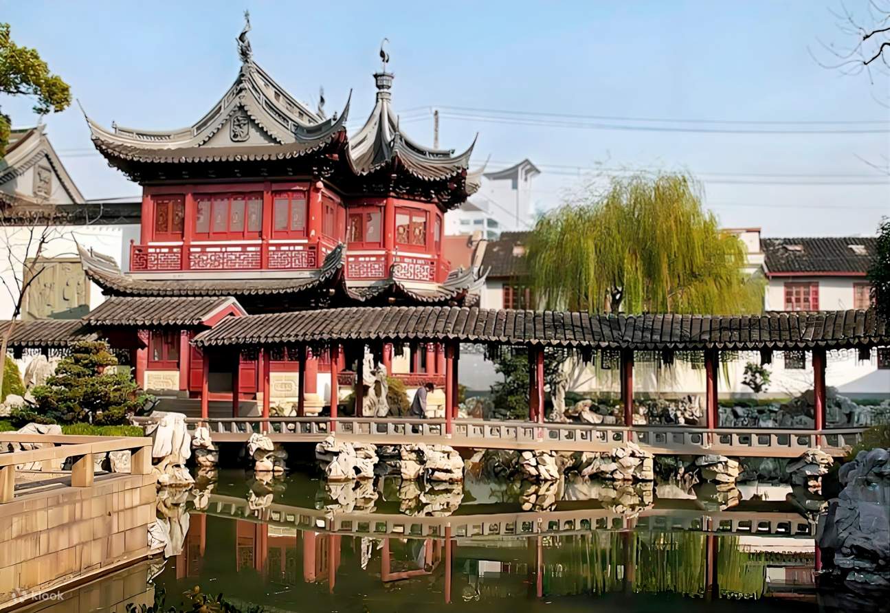One-day tour of Shanghai's best attractions (Yu Garden + The Bund ...