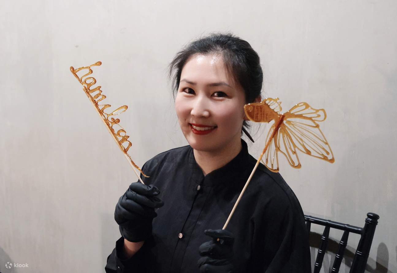 Learn to make sugar painting in Beijing's old alleys_Eatwith - Klook