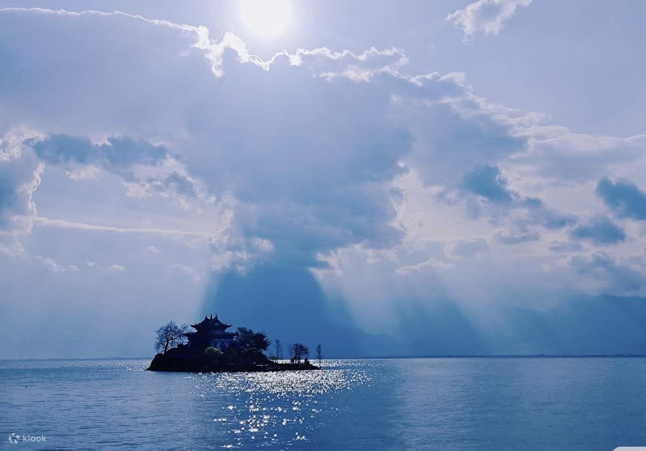 [Klook Exclusive] One-Day Erhai Lake Loop Tour from Dali, Yunnan ...
