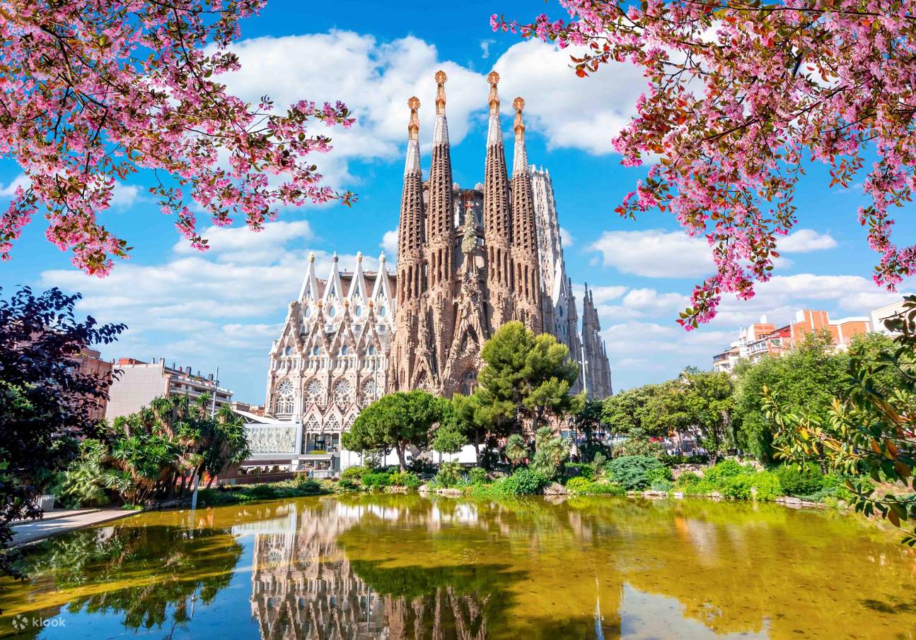 A Must-See in Barcelona: The History and Art of Sagrada Familia - Klook ...