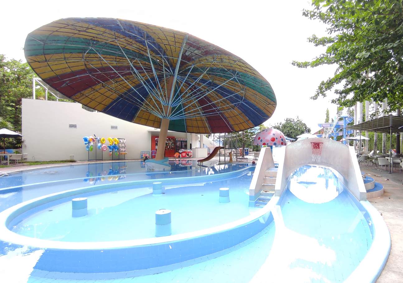 บัตรเข้าสระว่ายน้ำอควา สแปลช (Aqua Splash Swimming Pool) ในยอกยาการ์ตา ...