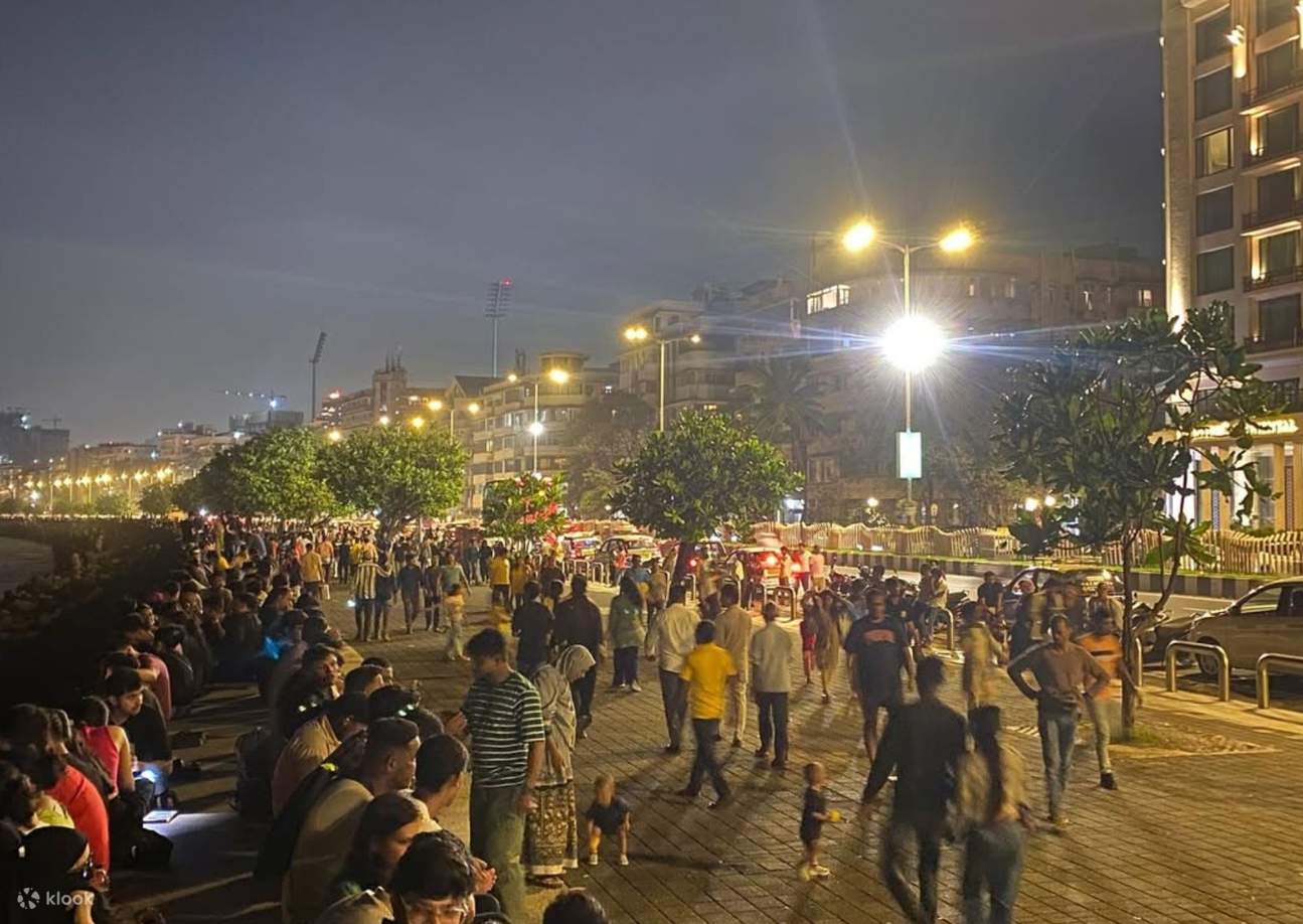 Explore Mumbai in Nightlights: Guided Tour by Foot with a local - Klook