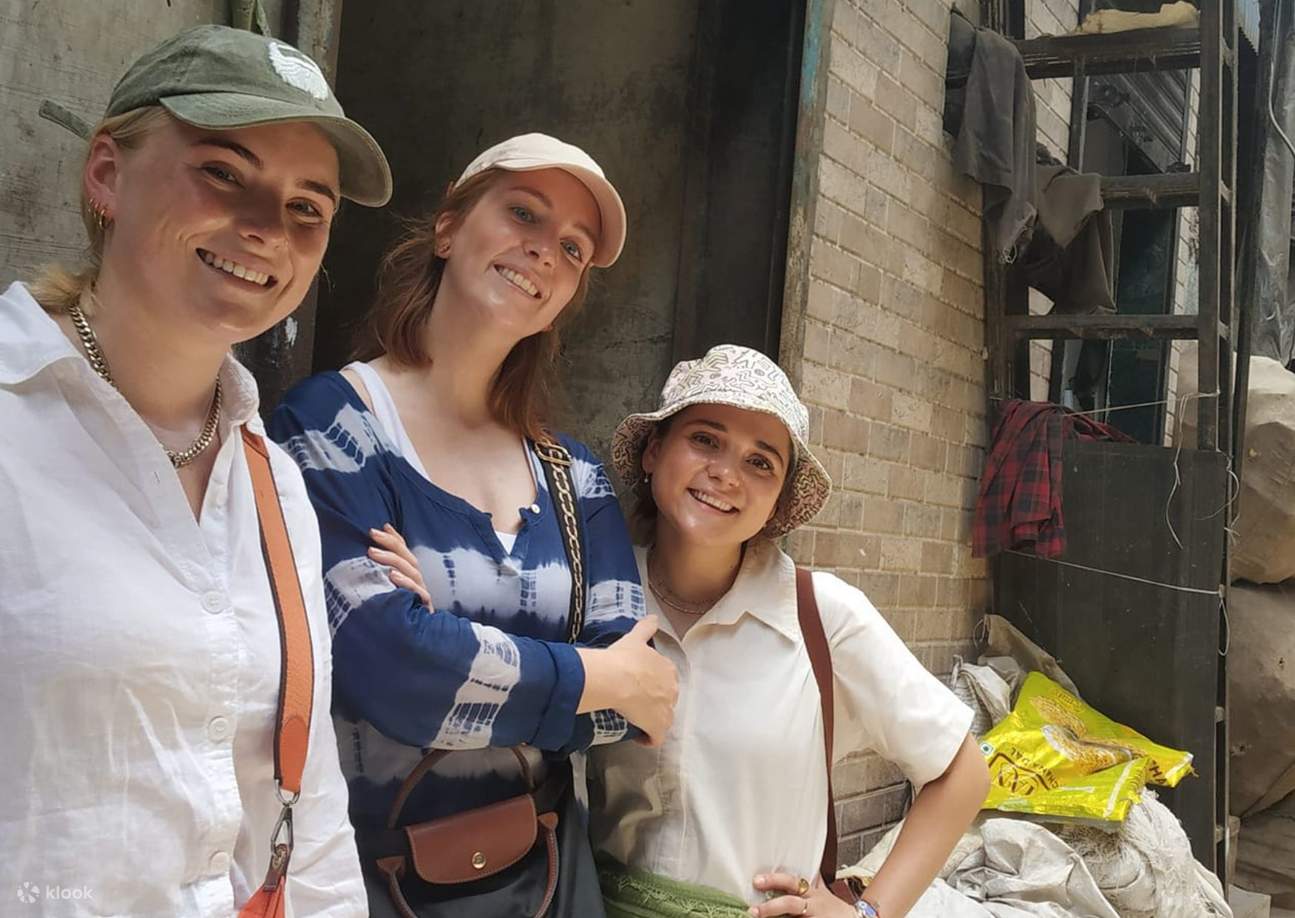 Exploring Dharavi: Guided Slum Walking Tour by foot with a local - Klook