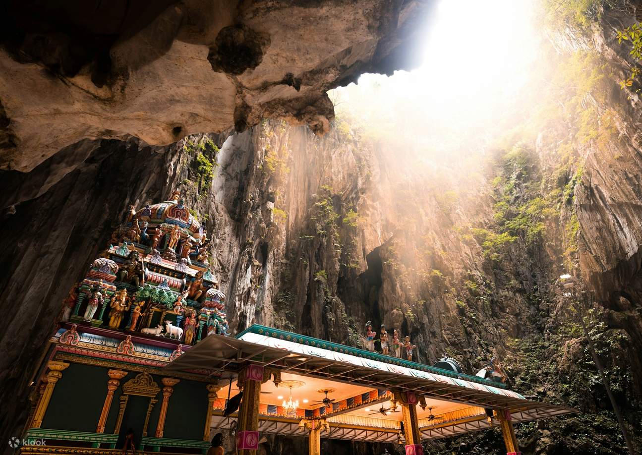 Tour in treno alle Batu Caves e delizia di Banana Leaf a Kuala Lumpur ...