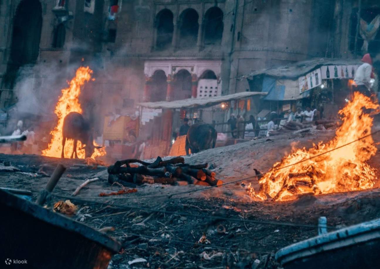 Varanasi Sunset Experience: Guided Tour with Ganga Arti & Boat Ride - Klook